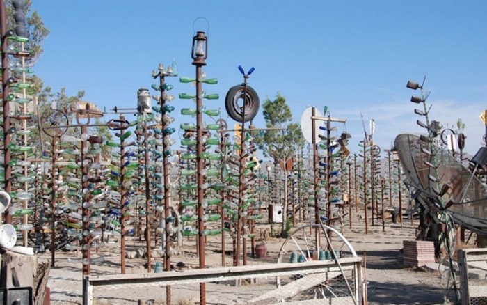 The Bottle Tree Ranch of Elmer Long | Amusing Planet
